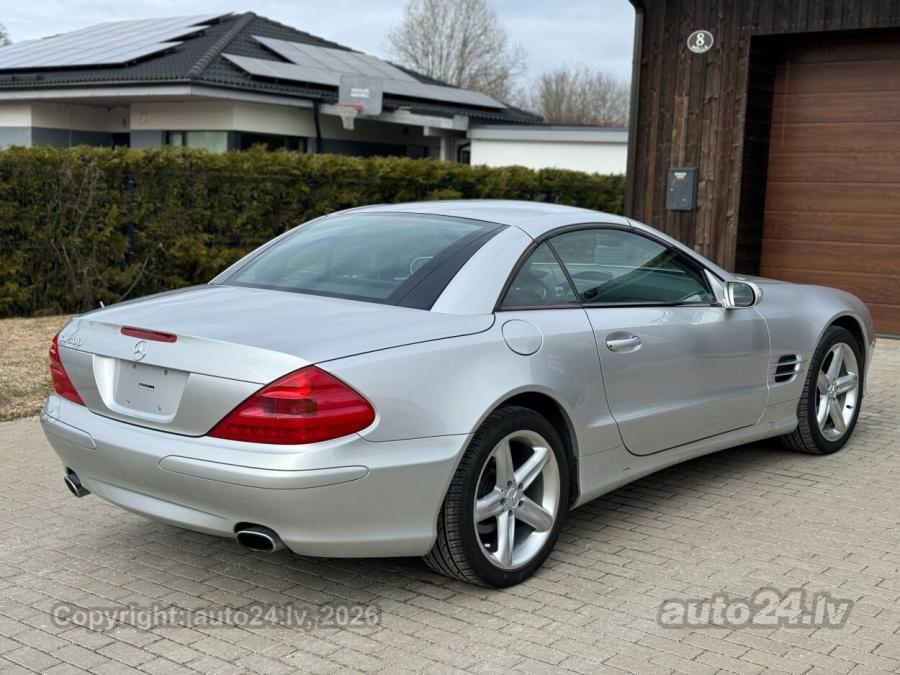 Pelēks Mercedes-Benz SL-Class 2004 Tallina, ar dzinēja tilpumu 5.00 L un nobraukumu 147 tūkst. km par 12700 €, foto 18 vietnē AUTOMOTO.COM.LV