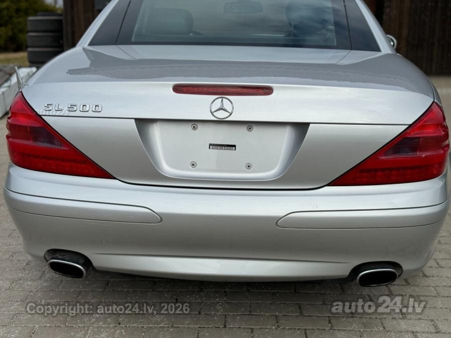 Pelēks Mercedes-Benz SL-Class 2004 Tallina, ar dzinēja tilpumu 5.00 L un nobraukumu 147 tūkst. km par 12700 €, foto 19 vietnē AUTOMOTO.COM.LV