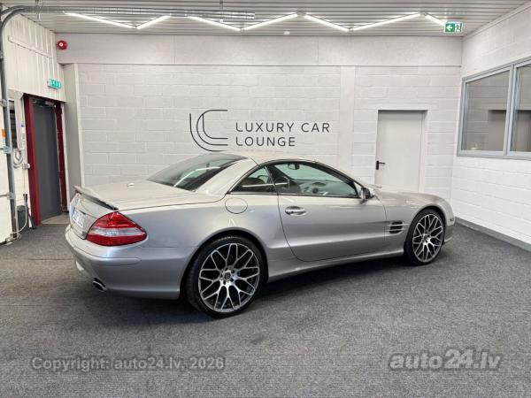 Pelēks Mercedes-Benz SL-Class 2006 Tallina, ar dzinēja tilpumu 5.50 L un nobraukumu 220 tūkst. km par 16000 €, foto 4 vietnē AUTOMOTO.COM.LV