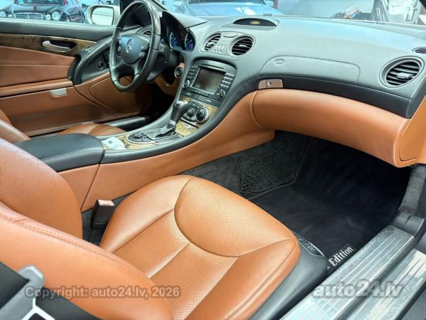 Pelēks Mercedes-Benz SL-Class 2006 Tallina, ar dzinēja tilpumu 5.50 L un nobraukumu 220 tūkst. km par 16000 €, foto 10 vietnē AUTOMOTO.COM.LV
