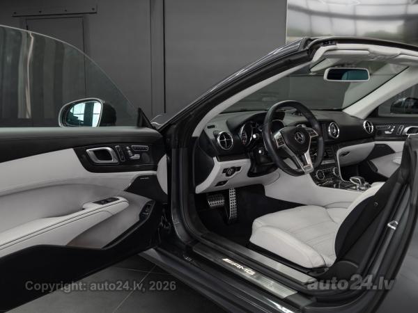 Grey Mercedes-Benz SL-Class 2013 in Tallinn, with an engine capacity of 5.50 L and mileage of 116 thousand km for 49000 €, photo 7 on AUTOMOTO.COM.LV