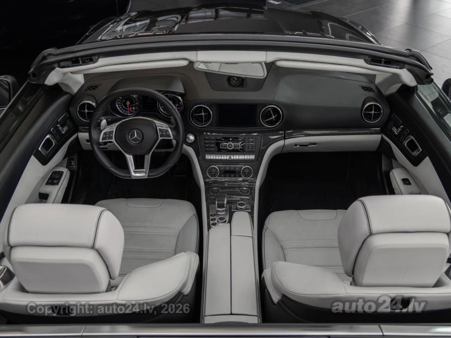 Pelēks Mercedes-Benz SL-Class 2013 Tallina, ar dzinēja tilpumu 5.50 L un nobraukumu 116 tūkst. km par 49000 €, foto 12 vietnē AUTOMOTO.COM.LV