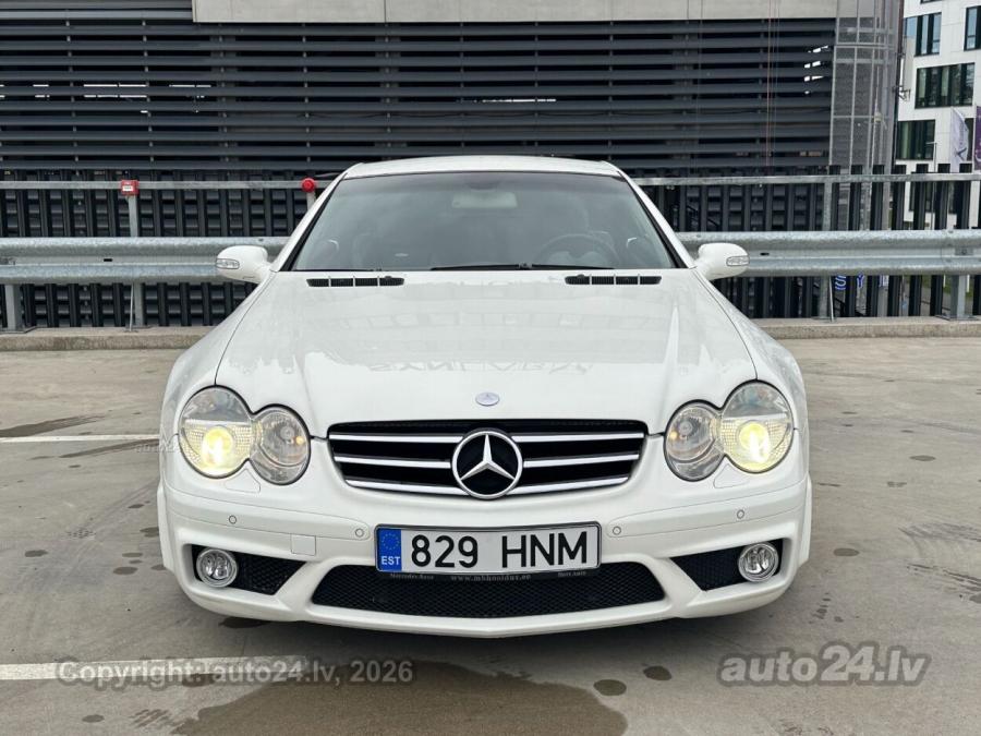 White Mercedes-Benz SL-Class 2002 in Tallinn, with an engine capacity of 5.40 L and mileage of 108 thousand km for 28900 €, photo 7 on AUTOMOTO.COM.LV
