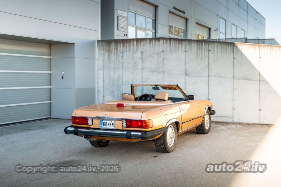 Dzeltens Mercedes-Benz SL-Class 1983 Tallina, ar dzinēja tilpumu 3.80 L un nobraukumu 317 tūkst. km par 14500 €, foto 3 vietnē AUTOMOTO.COM.LV