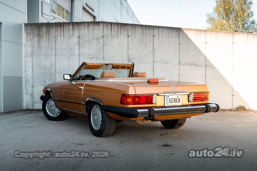 Dzeltens Mercedes-Benz SL-Class 1983 Tallina, ar dzinēja tilpumu 3.80 L un nobraukumu 317 tūkst. km par 14500 €, foto 4 vietnē AUTOMOTO.COM.LV