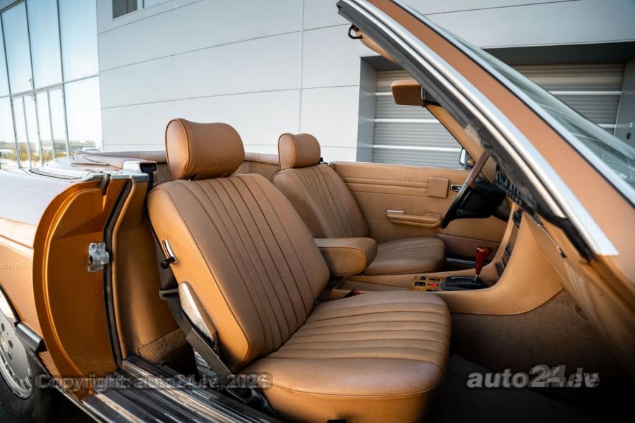 Dzeltens Mercedes-Benz SL-Class 1983 Tallina, ar dzinēja tilpumu 3.80 L un nobraukumu 317 tūkst. km par 14500 €, foto 10 vietnē AUTOMOTO.COM.LV
