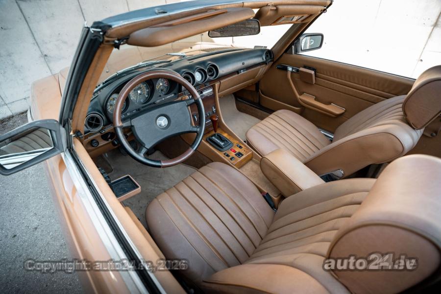 Dzeltens Mercedes-Benz SL-Class 1983 Tallina, ar dzinēja tilpumu 3.80 L un nobraukumu 317 tūkst. km par 14500 €, foto 16 vietnē AUTOMOTO.COM.LV
