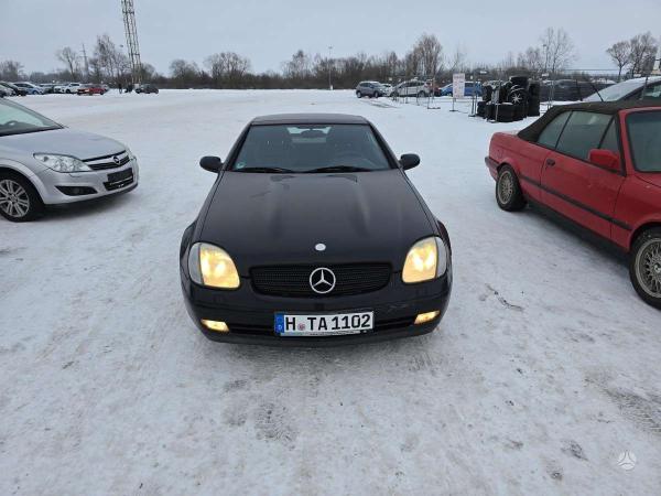 Melns Mercedes-Benz SLK 200 1998 Marijampole, ar dzinēja tilpumu 2.00 L un nobraukumu 260 tūkst. km par 1999 €, foto 2 vietnē AUTOMOTO.COM.LV