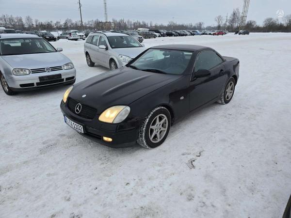 Melns Mercedes-Benz SLK 200 1998 Marijampole, ar dzinēja tilpumu 2.00 L un nobraukumu 260 tūkst. km par 1999 €, foto 3 vietnē AUTOMOTO.COM.LV