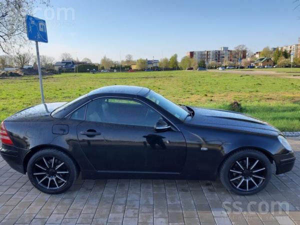 Melns Mercedes-Benz SLK 200 1998 Rīga, ar dzinēja tilpumu 2.00 L un nobraukumu 219 tūkst. km par 1500 €, foto 3 vietnē AUTOMOTO.COM.LV