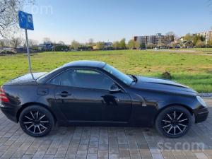 Melns Mercedes-Benz SLK 200 1998 Rīga, ar dzinēja tilpumu 2.00 L un nobraukumu 219 tūkst. km par 1500 €, foto 4 vietnē AUTOMOTO.COM.LV