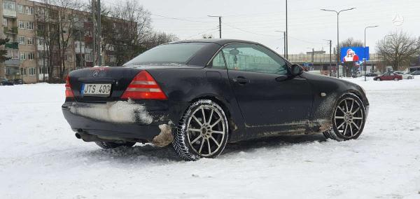 Black Mercedes-Benz SLK 200 1999 in Kaunas, with an engine capacity of 2.00 L and mileage of 340 thousand km for 2000 €, photo 4 on AUTOMOTO.COM.LV