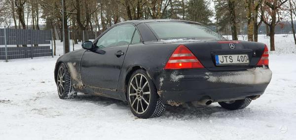 Black Mercedes-Benz SLK 200 1999 in Kaunas, with an engine capacity of 2.00 L and mileage of 340 thousand km for 2000 €, photo 5 on AUTOMOTO.COM.LV