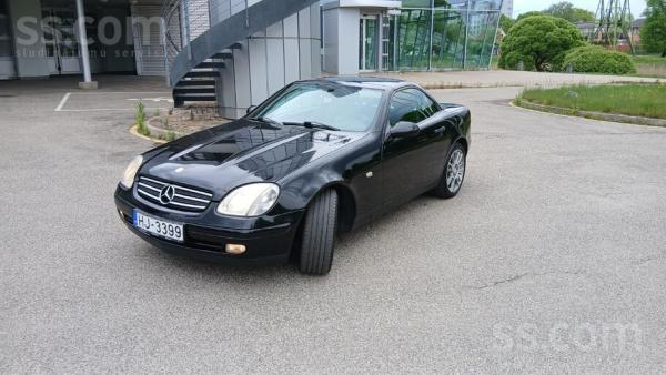 Melns Mercedes-Benz SLK 200 1999 Rīga, ar dzinēja tilpumu 2.00 L un nobraukumu 246 tūkst. km par 3900 €, foto 1 vietnē AUTOMOTO.COM.LV