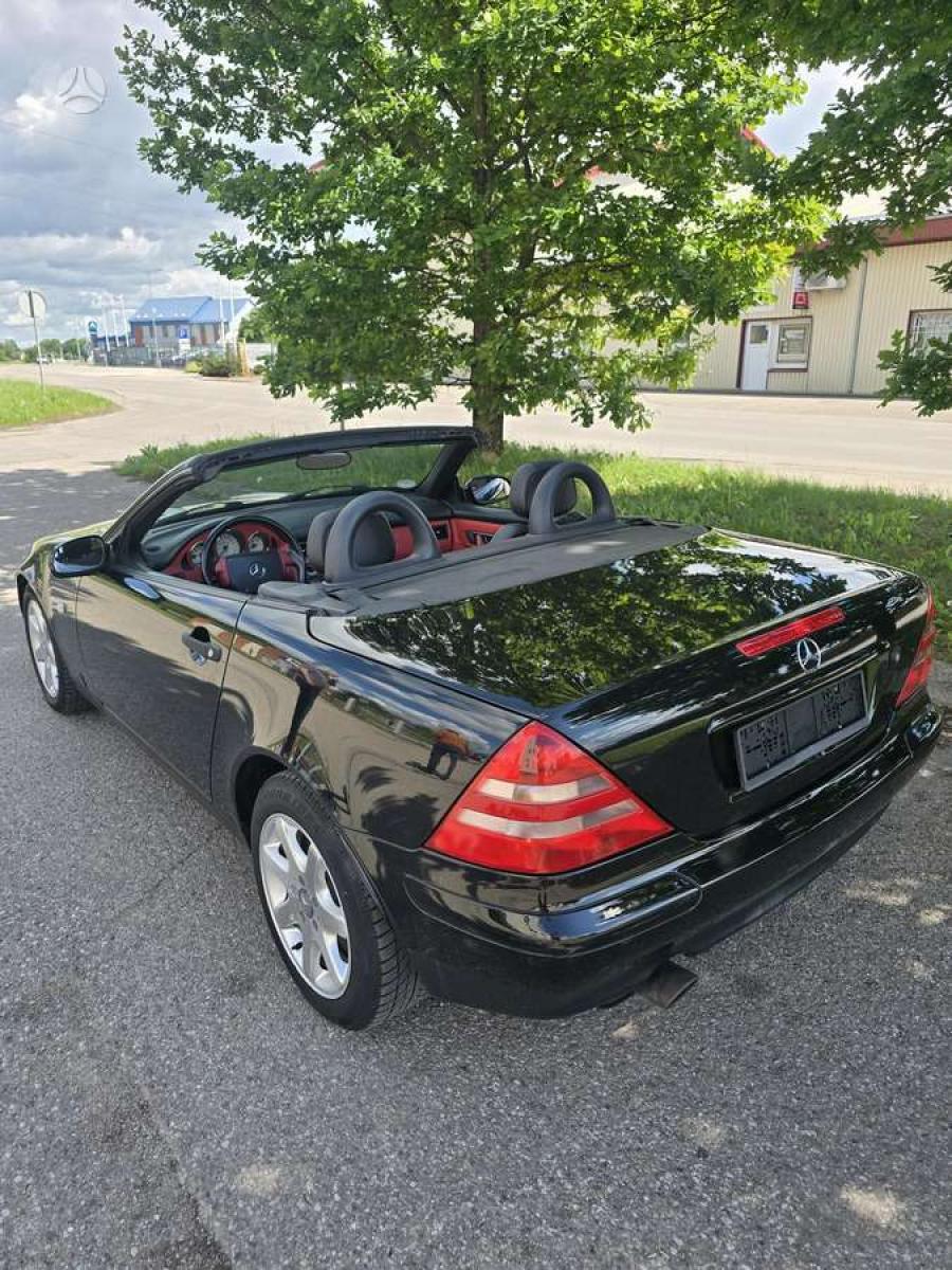Black Mercedes-Benz SLK 200 1999 in Marijampole, with an engine capacity of 2.00 L and mileage of 220 thousand km for 3950 €, photo 3 on AUTOMOTO.COM.LV