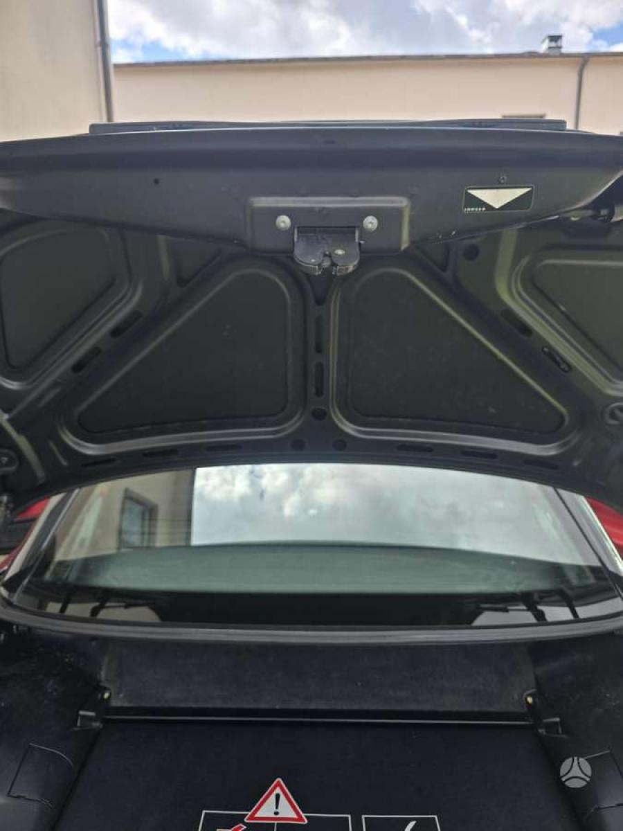 Black Mercedes-Benz SLK 200 1999 in Marijampole, with an engine capacity of 2.00 L and mileage of 220 thousand km for 3950 €, photo 8 on AUTOMOTO.COM.LV