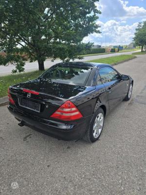 Black Mercedes-Benz SLK 200 1999 in Marijampole, with an engine capacity of 2.00 L and mileage of 220 thousand km for 3950 €, photo 9 on AUTOMOTO.COM.LV