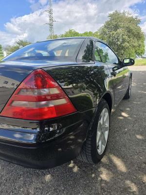 Black Mercedes-Benz SLK 200 1999 in Marijampole, with an engine capacity of 2.00 L and mileage of 220 thousand km for 3950 €, photo 10 on AUTOMOTO.COM.LV