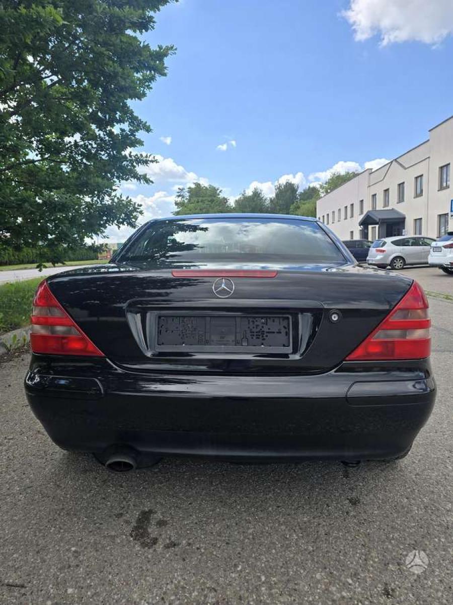 Black Mercedes-Benz SLK 200 1999 in Marijampole, with an engine capacity of 2.00 L and mileage of 220 thousand km for 3950 €, photo 12 on AUTOMOTO.COM.LV