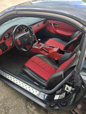 Black Mercedes-Benz SLK 200 1999 in Marijampole, with an engine capacity of 2.00 L and mileage of 220 thousand km for 3950 €, photo 13 on AUTOMOTO.COM.LV