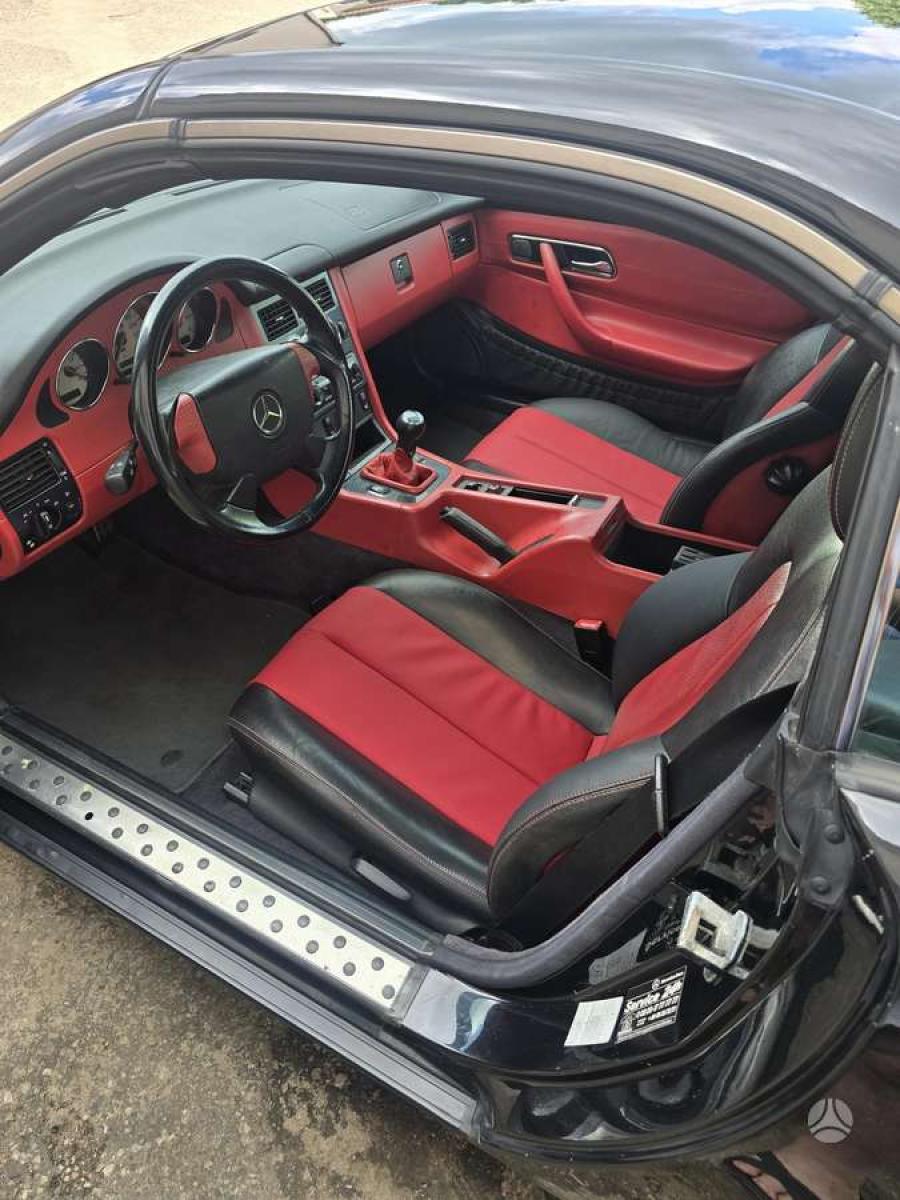 Black Mercedes-Benz SLK 200 1999 in Marijampole, with an engine capacity of 2.00 L and mileage of 220 thousand km for 3950 €, photo 13 on AUTOMOTO.COM.LV