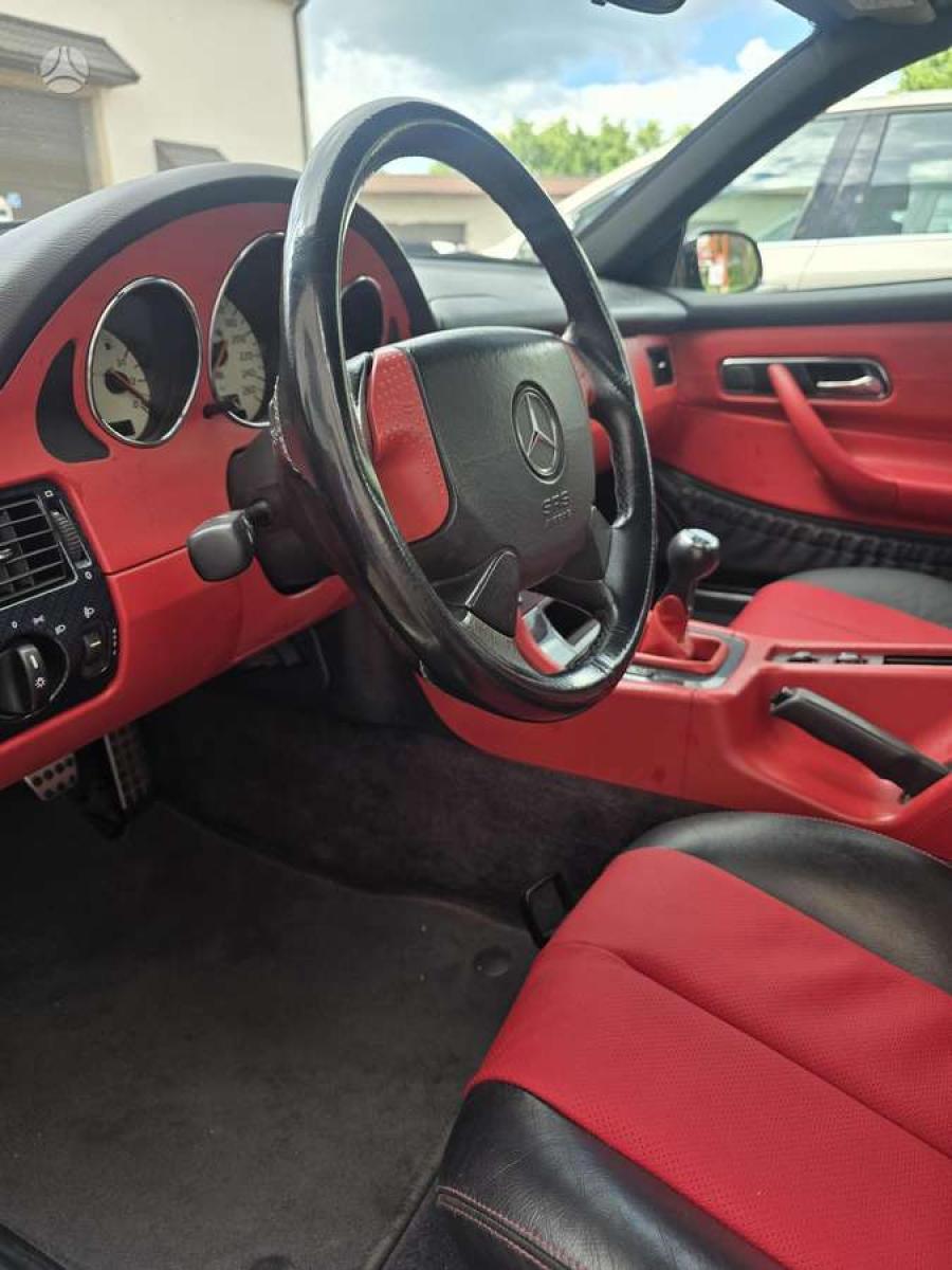 Black Mercedes-Benz SLK 200 1999 in Marijampole, with an engine capacity of 2.00 L and mileage of 220 thousand km for 3950 €, photo 20 on AUTOMOTO.COM.LV