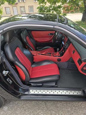 Black Mercedes-Benz SLK 200 1999 in Marijampole, with an engine capacity of 2.00 L and mileage of 220 thousand km for 3950 €, photo 28 on AUTOMOTO.COM.LV