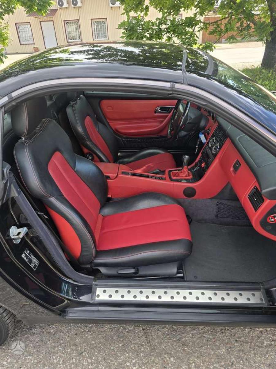 Black Mercedes-Benz SLK 200 1999 in Marijampole, with an engine capacity of 2.00 L and mileage of 220 thousand km for 3950 €, photo 28 on AUTOMOTO.COM.LV