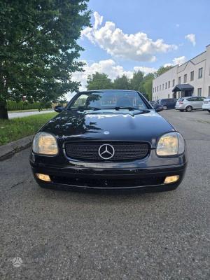 Black Mercedes-Benz SLK 200 1999 in Marijampole, with an engine capacity of 2.00 L and mileage of 220 thousand km for 3950 €, photo 31 on AUTOMOTO.COM.LV