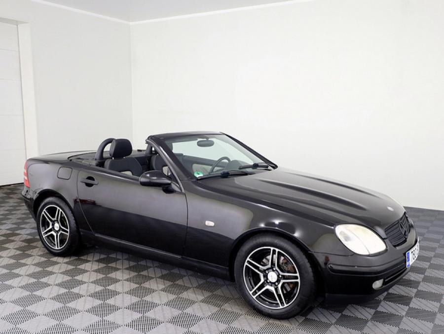 Black Mercedes-Benz SLK 200 1999 in Tallinn, with an engine capacity of 2.00 L and mileage of 279 thousand km for 2299 €, photo 1 on AUTOMOTO.COM.LV