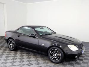 Black Mercedes-Benz SLK 200 1999 in Tallinn, with an engine capacity of 2.00 L and mileage of 279 thousand km for 2299 €, photo 6 on AUTOMOTO.COM.LV