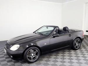 Black Mercedes-Benz SLK 200 1999 in Tallinn, with an engine capacity of 2.00 L and mileage of 279 thousand km for 2299 €, photo 11 on AUTOMOTO.COM.LV