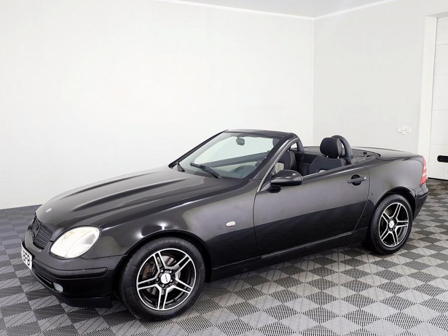 Black Mercedes-Benz SLK 200 1999 in Tallinn, with an engine capacity of 2.00 L and mileage of 279 thousand km for 2299 €, photo 11 on AUTOMOTO.COM.LV