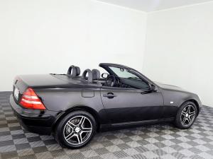 Black Mercedes-Benz SLK 200 1999 in Tallinn, with an engine capacity of 2.00 L and mileage of 279 thousand km for 2299 €, photo 12 on AUTOMOTO.COM.LV