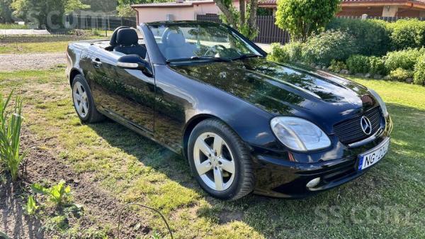 Black Mercedes-Benz SLK 200 2000 in Bauska, with an engine capacity of 2.00 L and mileage of 225 thousand km for 3150 €, photo 7 on AUTOMOTO.COM.LV