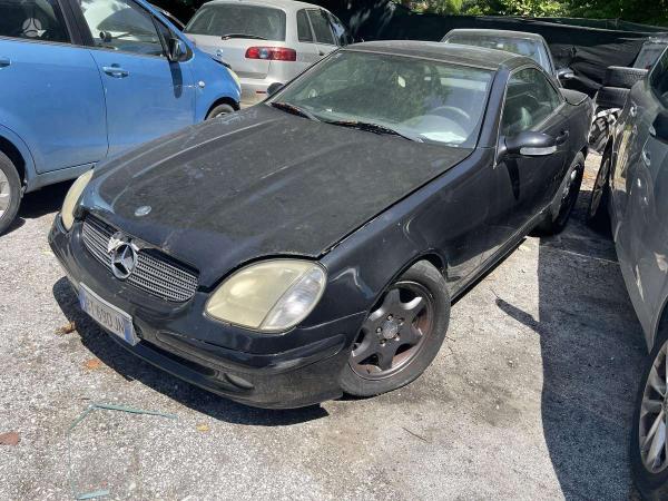 Black Mercedes-Benz SLK 200 2001 in Panevezys, with an engine capacity of 2.00 L and mileage of 290 thousand km for 1650 €, photo 1 on AUTOMOTO.COM.LV