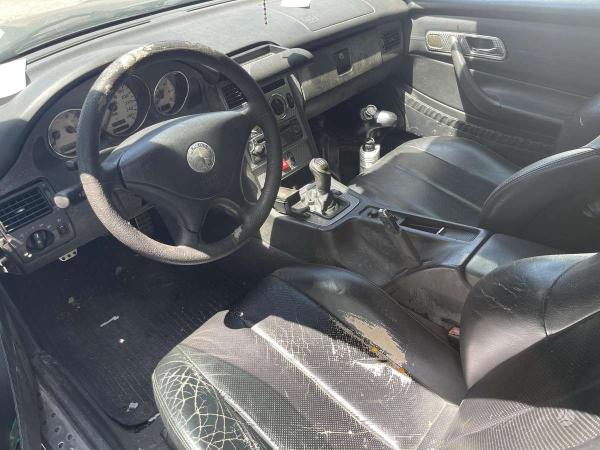 Black Mercedes-Benz SLK 200 2001 in Panevezys, with an engine capacity of 2.00 L and mileage of 290 thousand km for 1650 €, photo 5 on AUTOMOTO.COM.LV