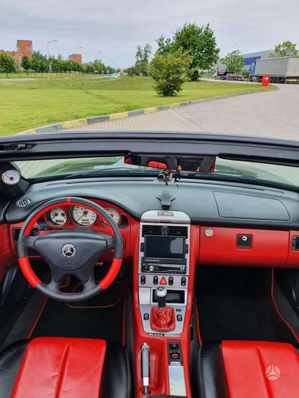 Melns Mercedes-Benz SLK 200 2001 Klaipėda, ar dzinēja tilpumu 2.00 L un nobraukumu 218 tūkst. km par 5900 €, foto 5 vietnē AUTOMOTO.COM.LV