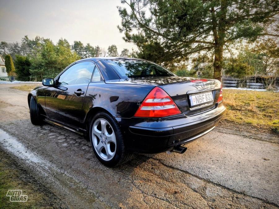Melns Mercedes-Benz SLK 200 2002 Viļņa, ar dzinēja tilpumu 2.00 L un nobraukumu 269 tūkst. km par 2600 €, foto 2 vietnē AUTOMOTO.COM.LV