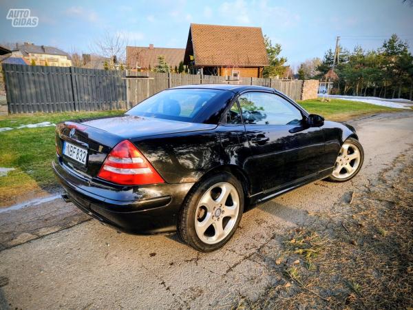 Black Mercedes-Benz SLK 200 2002 in Vilnius, with an engine capacity of 2.00 L and mileage of 269 thousand km for 2900 €, photo 3 on AUTOMOTO.COM.LV