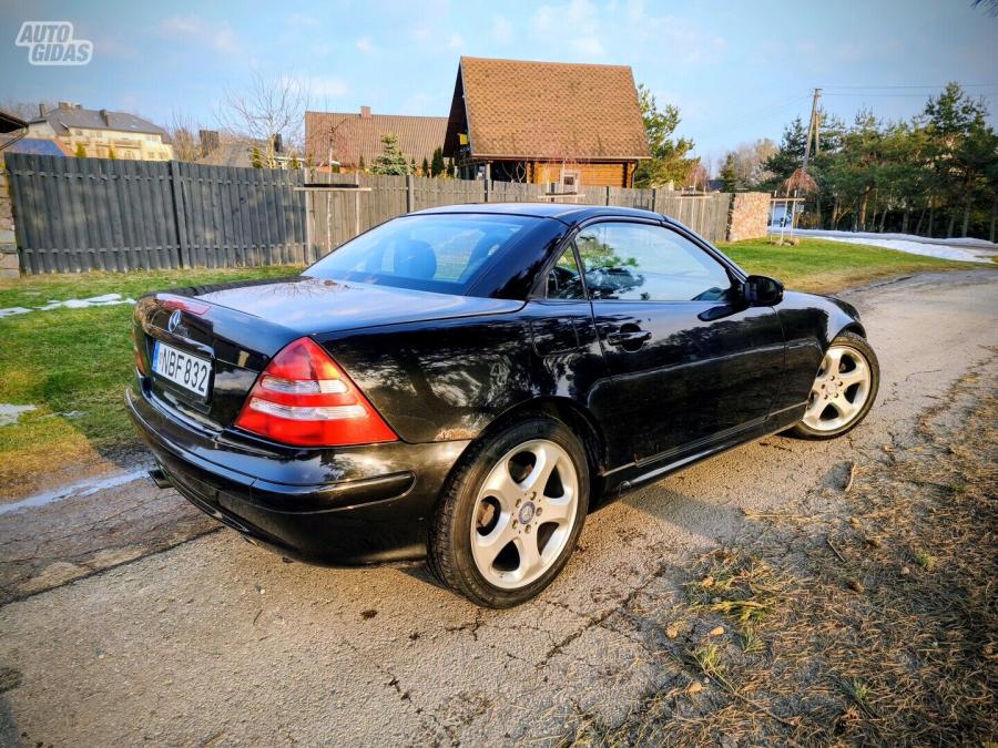 Melns Mercedes-Benz SLK 200 2002 Viļņa, ar dzinēja tilpumu 2.00 L un nobraukumu 269 tūkst. km par 2600 €, foto 3 vietnē AUTOMOTO.COM.LV