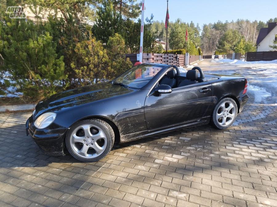Melns Mercedes-Benz SLK 200 2002 Viļņa, ar dzinēja tilpumu 2.00 L un nobraukumu 269 tūkst. km par 2600 €, foto 6 vietnē AUTOMOTO.COM.LV