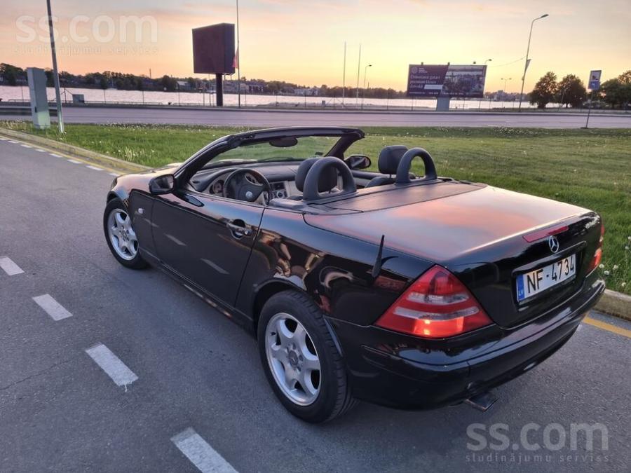 Melns Mercedes-Benz SLK 200 2003 Rīga, ar dzinēja tilpumu 2.00 L un nobraukumu 256 tūkst. km par 4500 €, foto 3 vietnē AUTOMOTO.COM.LV