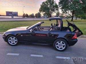 Melns Mercedes-Benz SLK 200 2003 Rīga, ar dzinēja tilpumu 2.00 L un nobraukumu 256 tūkst. km par 4500 €, foto 4 vietnē AUTOMOTO.COM.LV