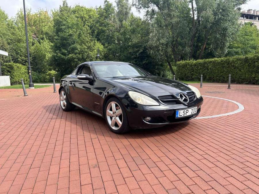 Melns Mercedes-Benz SLK 200 2004 Viļņa, ar dzinēja tilpumu 1.80 L un nobraukumu 240 tūkst. km par 4700 €, foto 1 vietnē AUTOMOTO.COM.LV