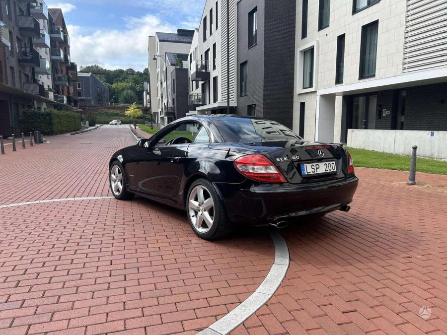 Melns Mercedes-Benz SLK 200 2004 Viļņa, ar dzinēja tilpumu 1.80 L un nobraukumu 240 tūkst. km par 4700 €, foto 4 vietnē AUTOMOTO.COM.LV