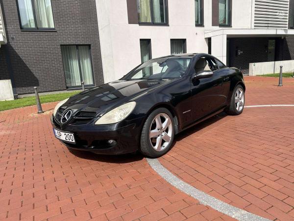 Melns Mercedes-Benz SLK 200 2004 Viļņa, ar dzinēja tilpumu 1.80 L un nobraukumu 240 tūkst. km par 4700 €, foto 4 vietnē AUTOMOTO.COM.LV