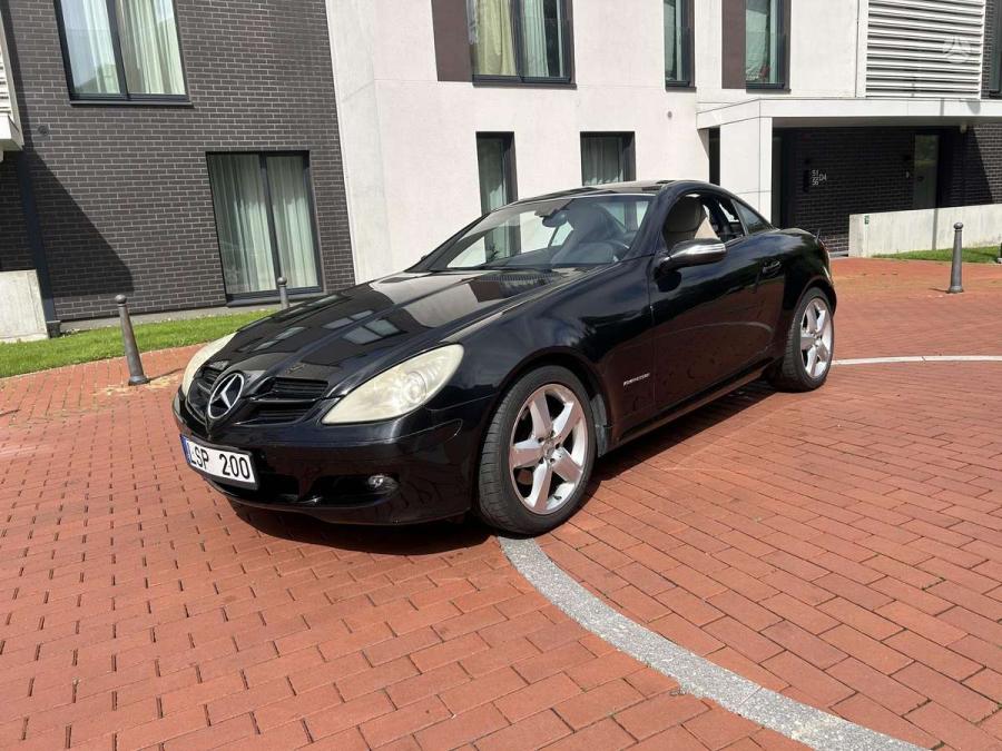 Melns Mercedes-Benz SLK 200 2004 Viļņa, ar dzinēja tilpumu 1.80 L un nobraukumu 240 tūkst. km par 4700 €, foto 5 vietnē AUTOMOTO.COM.LV