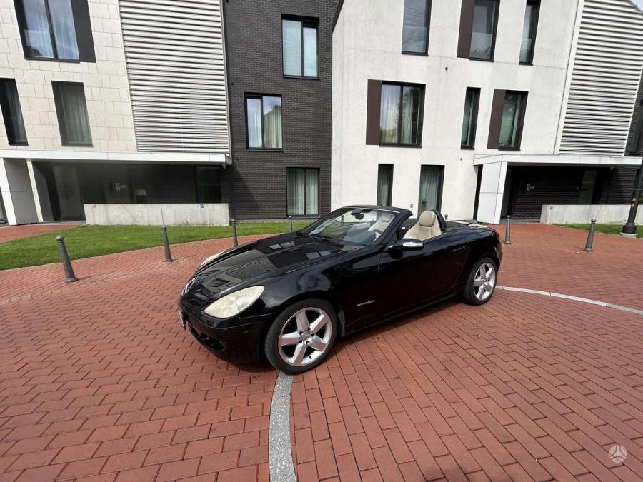 Melns Mercedes-Benz SLK 200 2004 Viļņa, ar dzinēja tilpumu 1.80 L un nobraukumu 240 tūkst. km par 4700 €, foto 9 vietnē AUTOMOTO.COM.LV