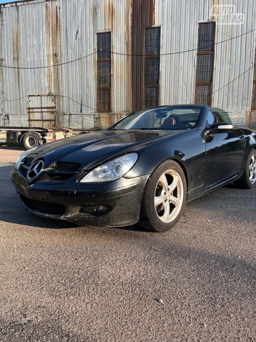 Melns Mercedes-Benz SLK 200 2004 Kauņa, ar dzinēja tilpumu 1.80 L un nobraukumu 270 tūkst. km par 2700 €, foto 1 vietnē AUTOMOTO.COM.LV